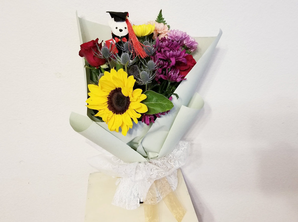 MIXED FLORAL GRADUATION BOUQUET – LeLe Floral