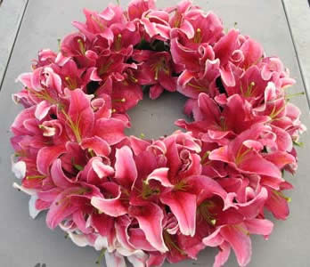 Lily Memorial Wreath – LeLe Floral